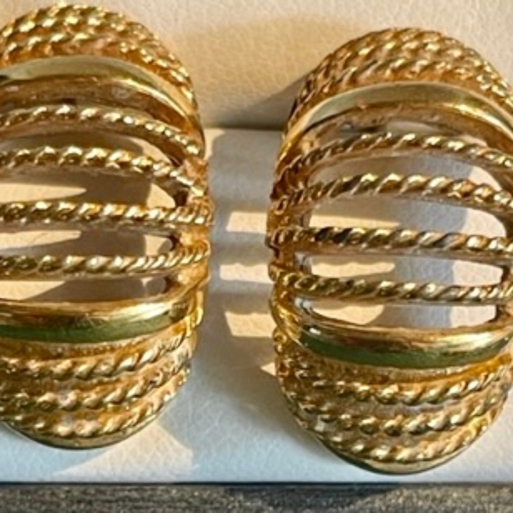 Vintage Shrimp Monet Post Back Earrings - Gem